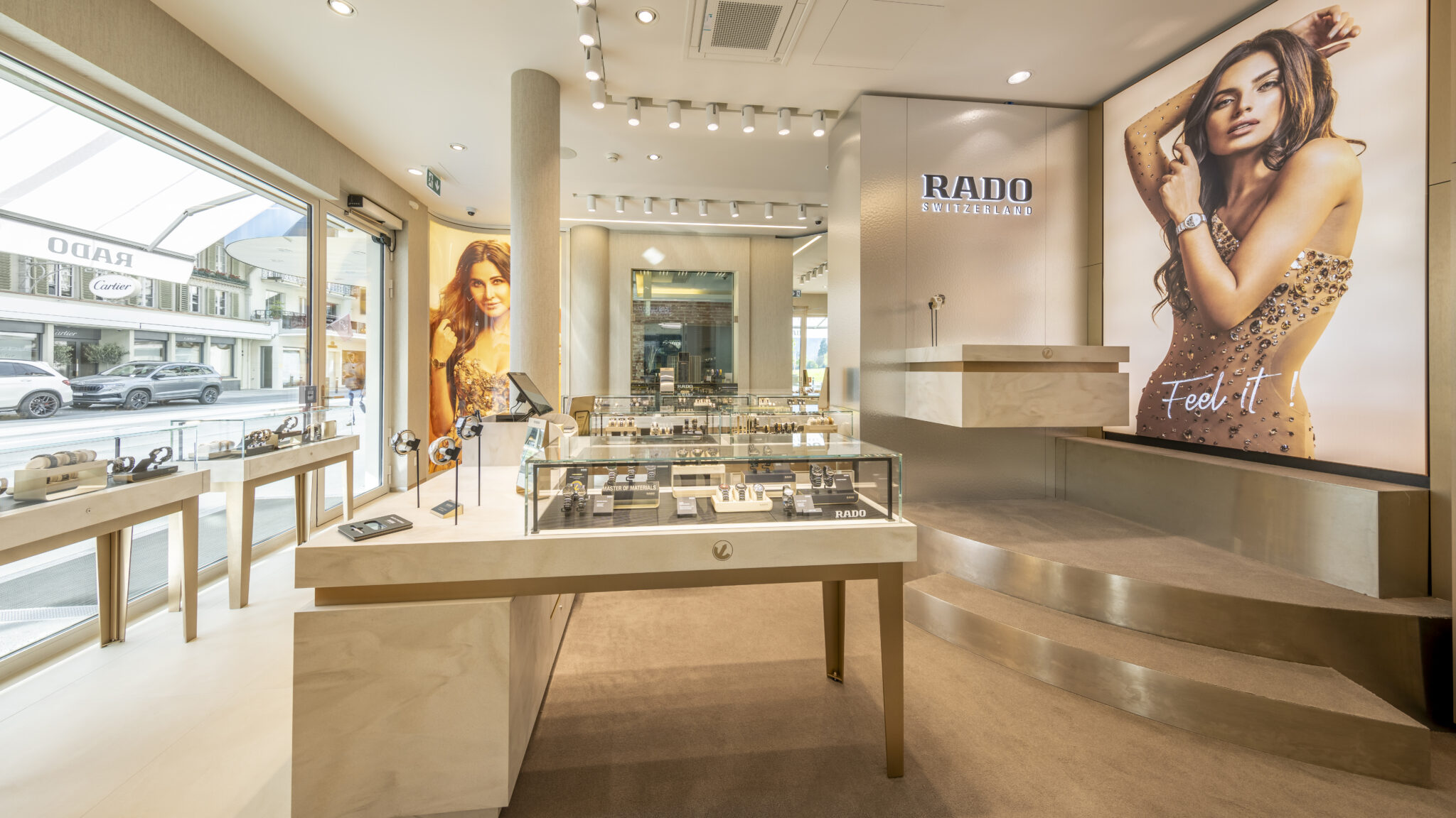 Gallery Metropole – Royal Present